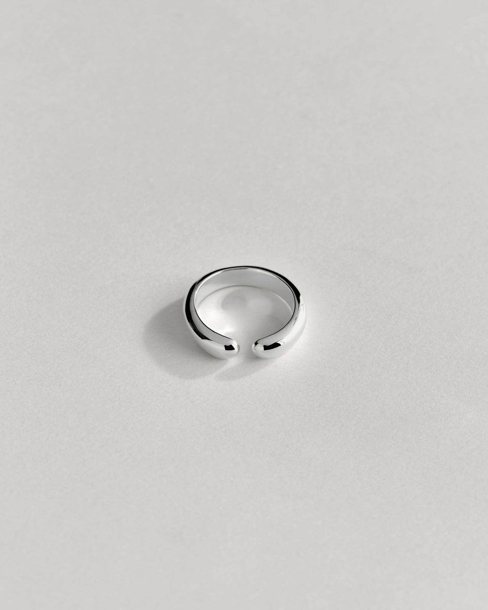 Ample Band Ring: Slim – Cameron Marks